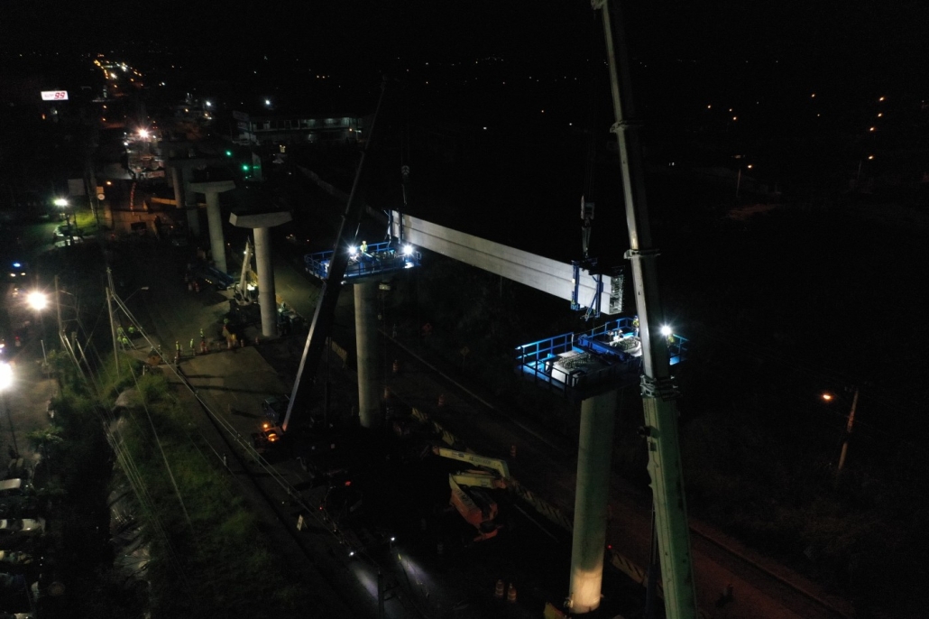 Es izada la primera viga de rodaje en el viaducto de la Línea 3 del ...
