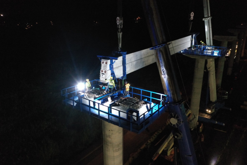 Es izada la primera viga de rodaje en el viaducto de la Línea 3 del ...